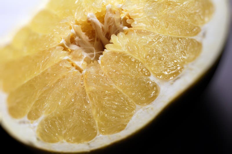 De Grapefruit Van De Pompelmoes in Het Pakket Stock Afbeelding - Image ...
