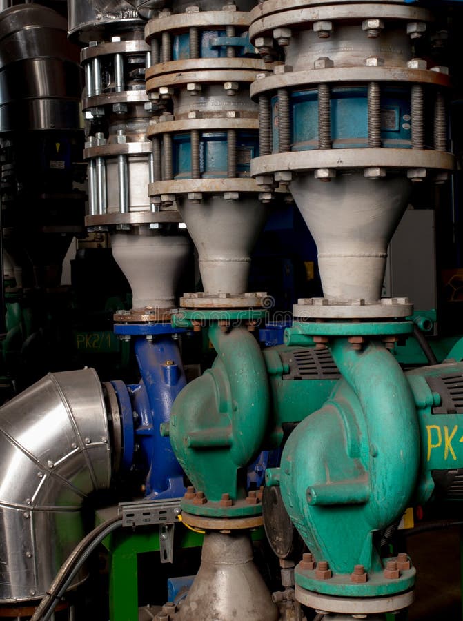 Pompen, Kleppen En Kokend Heet En Koud Water Stock Afbeelding - Image ...