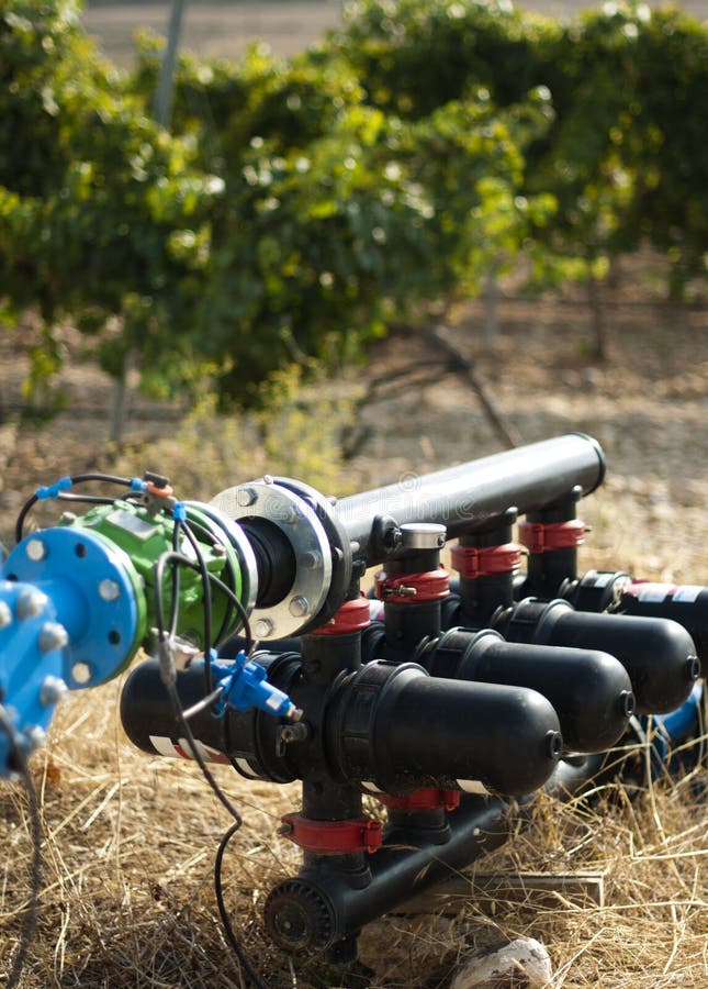 Pompes à Eau Pour L'irrigation Des Vignes Photo stock - Image du ...