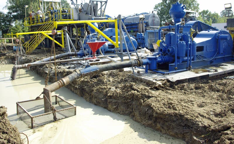 Pompes De Boue De Forage De Pétrole Photo stock - Image du tour ...