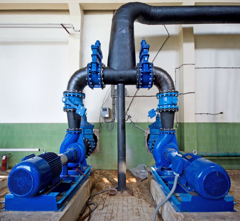 Pompstation stock afbeelding. Image of motor, architectuur - 26302797