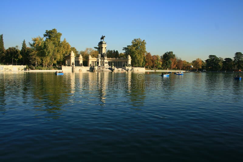 Pond In Retiro Gardens Picture. Image: 4741996