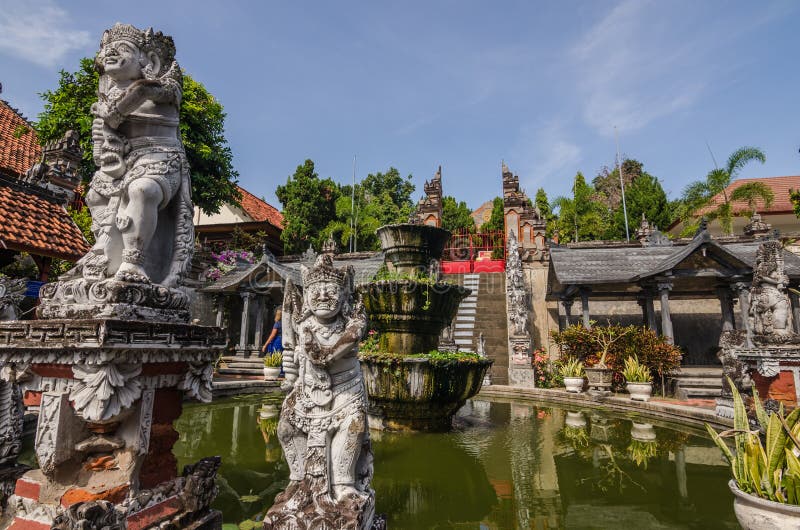 Pond and Sculptures in Temple Complex Stock Photo - Image of columns ...