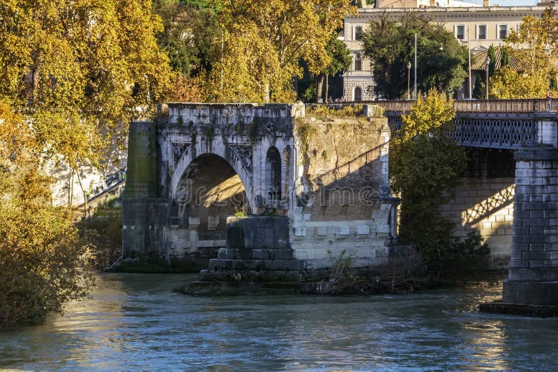 Pons Aemilius Ou Ponte Rotto, Est Le Pont En Pierre Romain Le Plus ...