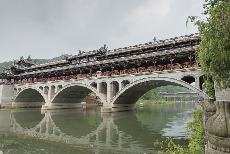 Ponts Couverts Chinois, Qiao D'arc-en-ciel Image stock - Image du ...