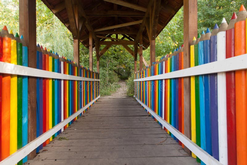 Pont coloré en crayon image stock. Image du floral, fleurs - 59886633