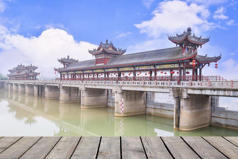 Ponts Couverts Chinois, Qiao D'arc-en-ciel Image stock - Image du ...