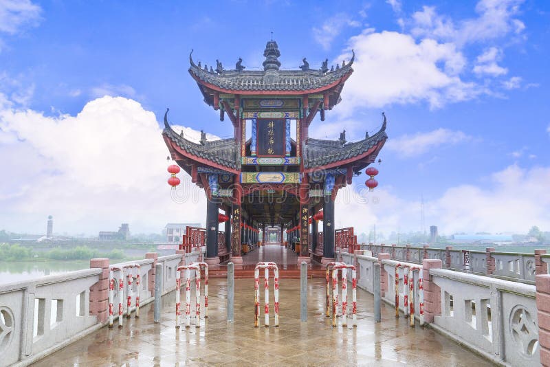 Ponts Couverts Chinois, Qiao D'arc-en-ciel Image stock - Image du ...