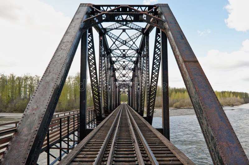 Pont De Chemin De Fer En Acier De Chevalet Photo stock - Image du bois ...