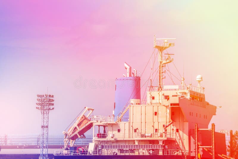 Pont De Navigation Pour Navire Cargo Image stock - Image du doux, route ...