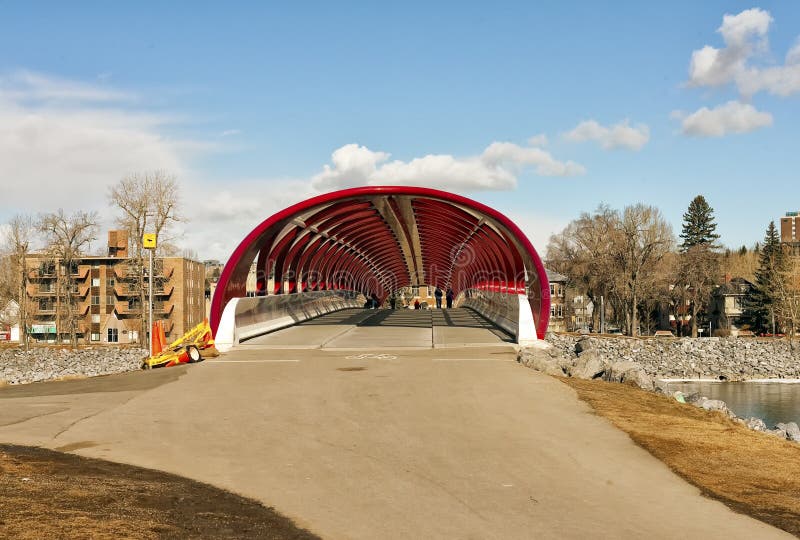 Passerelle De La Paix De Calgary Image stock éditorial - Image du ...