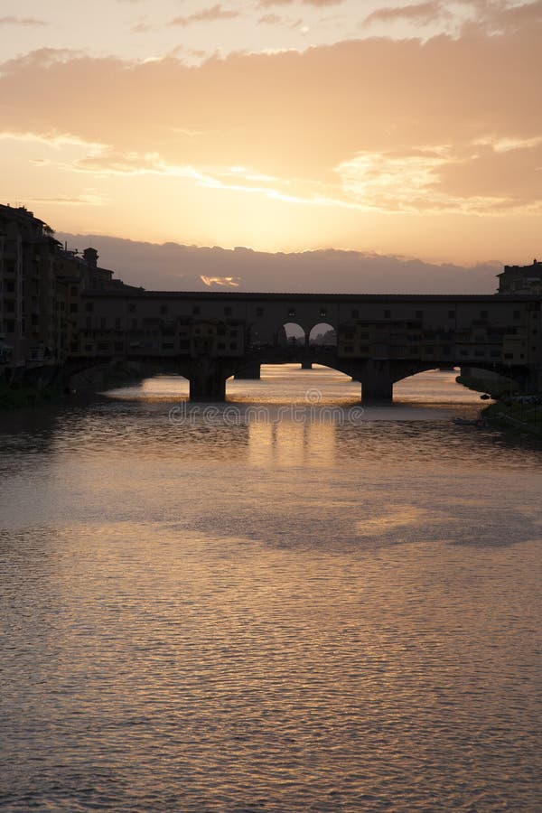 Pont De Ponte Vecchio Et Lampadaire, Florence Photo stock - Image du ...