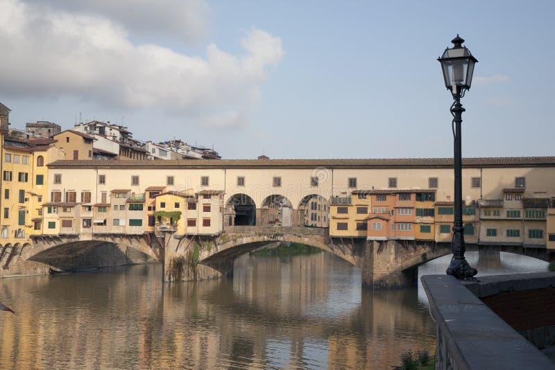 Pont De Ponte Vecchio Et Lampadaire, Florence Photo stock - Image du ...