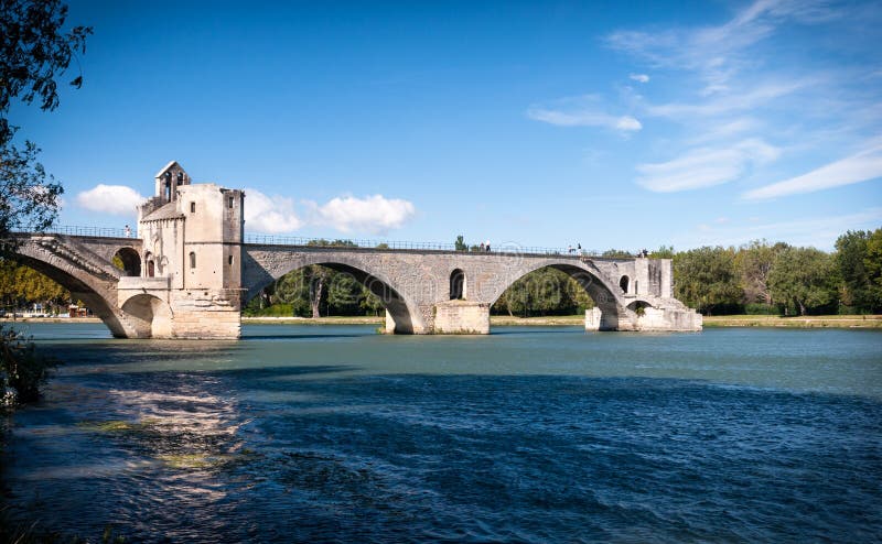 Pont Du Avignone E Le Il Fiume Rodano Immagine Stock - Immagine di ...