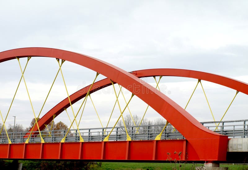 Pont En Acier De Voûte Photos Stock - Téléchargez 2,336 Photos libres ...