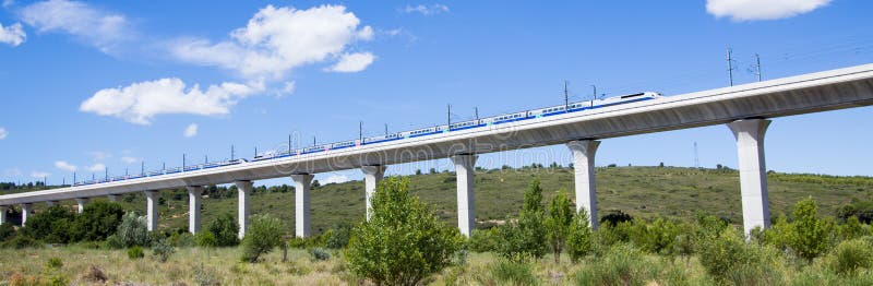 Pont En Chemin De Fer Pour Le TGV Dans Les Frances Image stock - Image ...