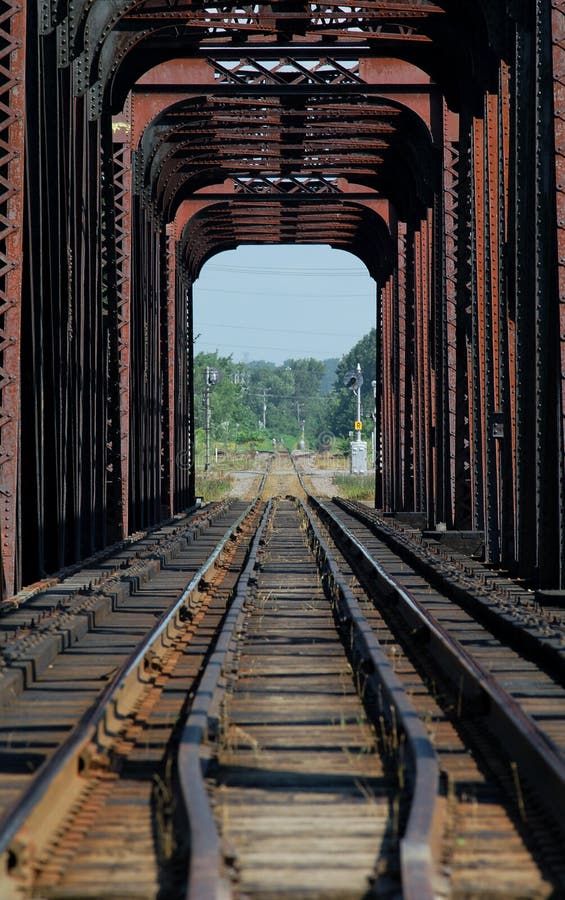 Pont En Train Sur Des Iles De Mille De DES De Riviere, Canada 3 Image ...
