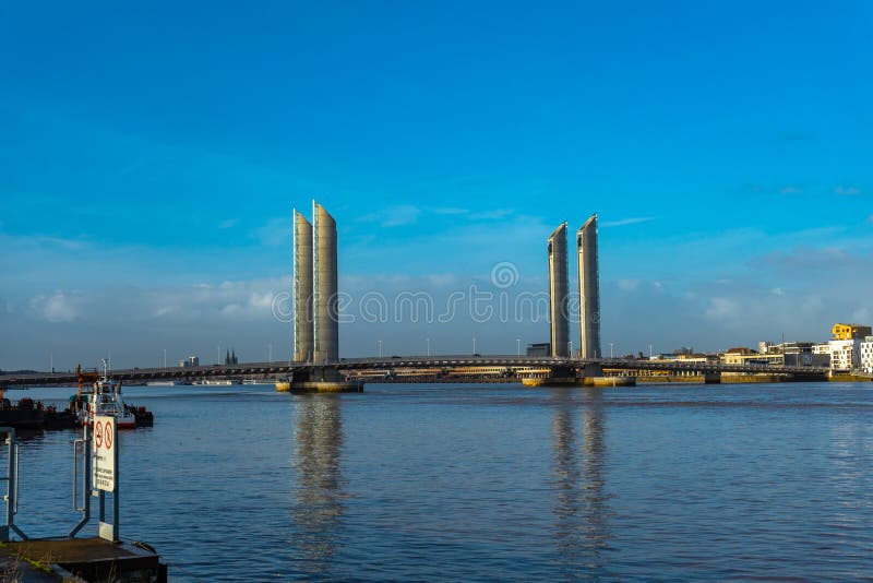 Pont Jacques Chaban-Delmas in Bordeaux, Frankrijk Redactionele Stock ...