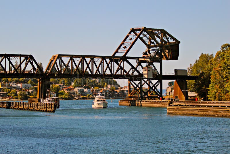 Pont-levis ferroviaire image stock. Image du grille, seattle - 26598071