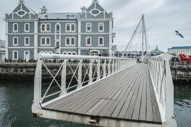 Pont mobile image stock éditorial. Image du architecture - 56057329