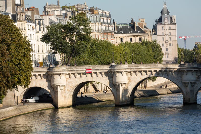 Pont Neuf E Cita L'isola A Parigi Immagine Editoriale - Immagine di ...