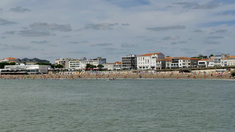 The Pontaillac Beach in Royan Stock Image - Image of belle, fishing ...