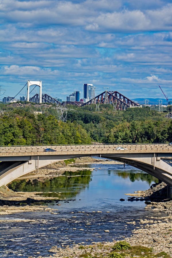 Ponte Da Estrada 20 Sobre O Rio De Chaudiere Em Cidade De Quebec Imagem ...