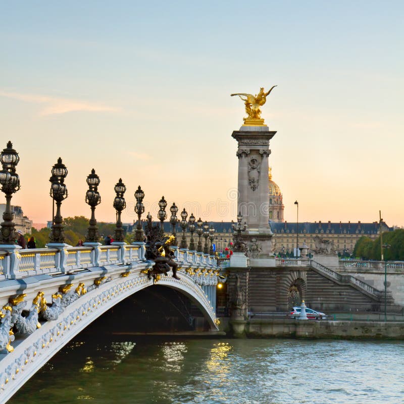 Ponte De Alexandre III, Paris Foto de Stock - Imagem de monumento ...