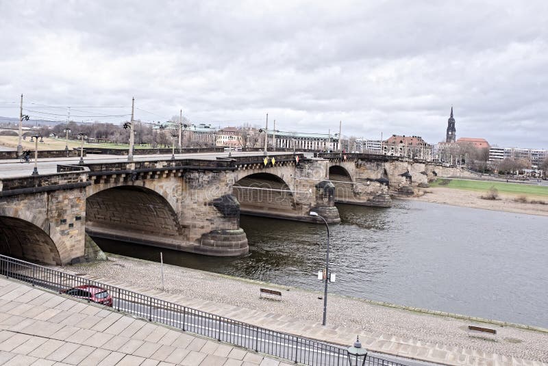 Augustus Bridge - Augustusbrucke Sobre O Rio Elbe Em Dresden Imagem de ...