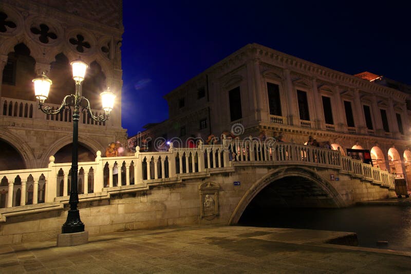 Ponte dei sospiri stock photo. Image of heritage, night - 2694738