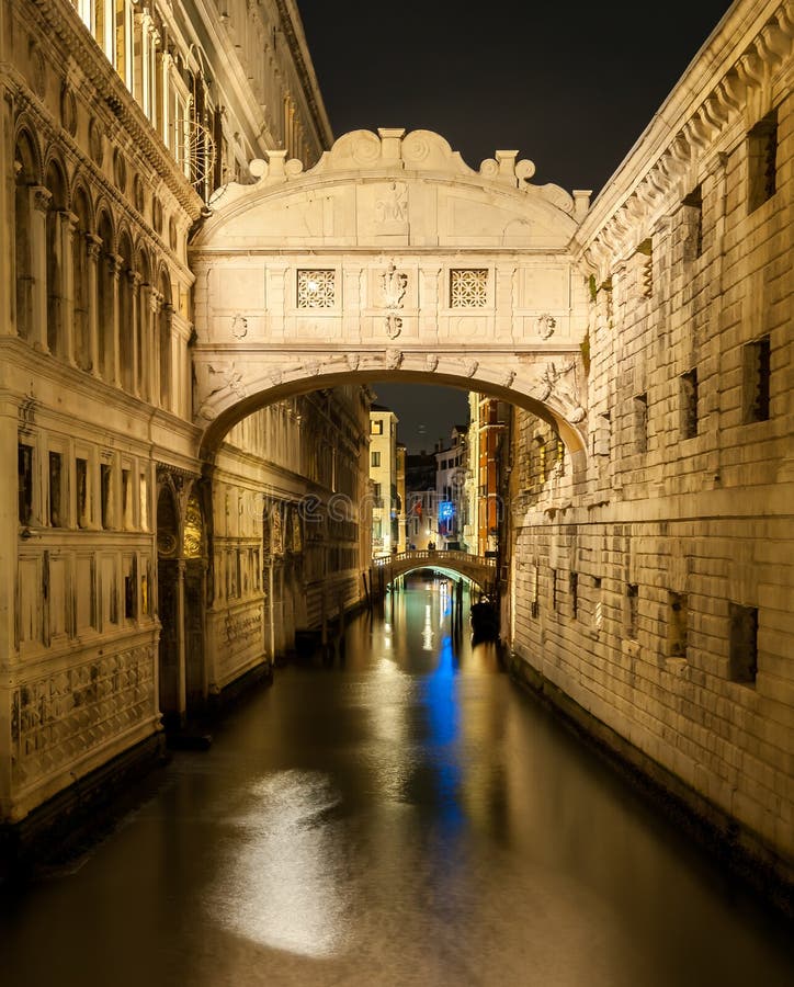 Ponte dei Sospiri by night stock image. Image of italia - 111079