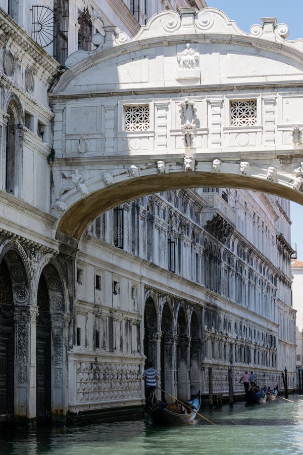 Ponte Dei Sospiri a Venezia Editorial Photography - Image of venice ...