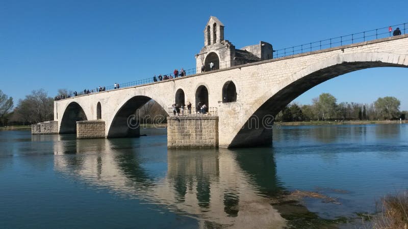 Ponte di Avignone immagine stock. Immagine di riflessione - 69492623