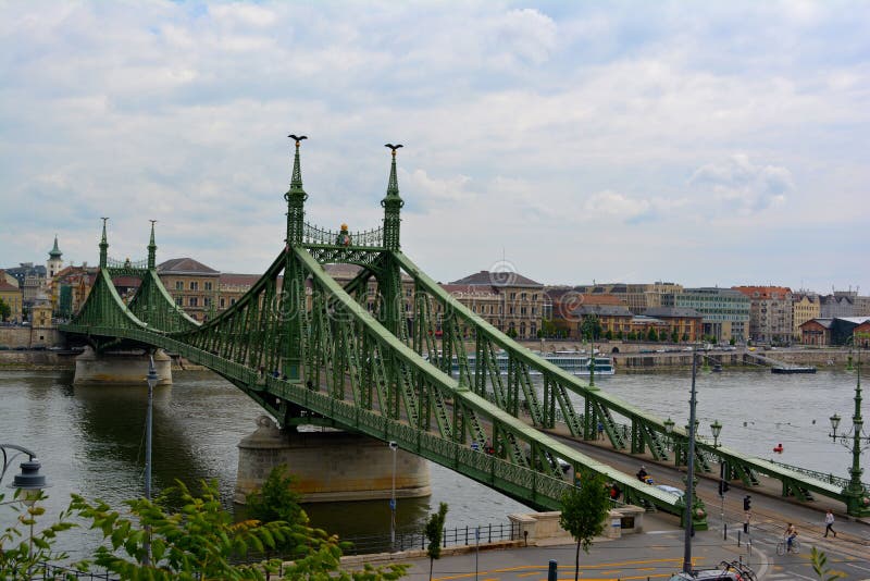 Ponte Verde di Budapest immagine stock editoriale. Immagine di ...
