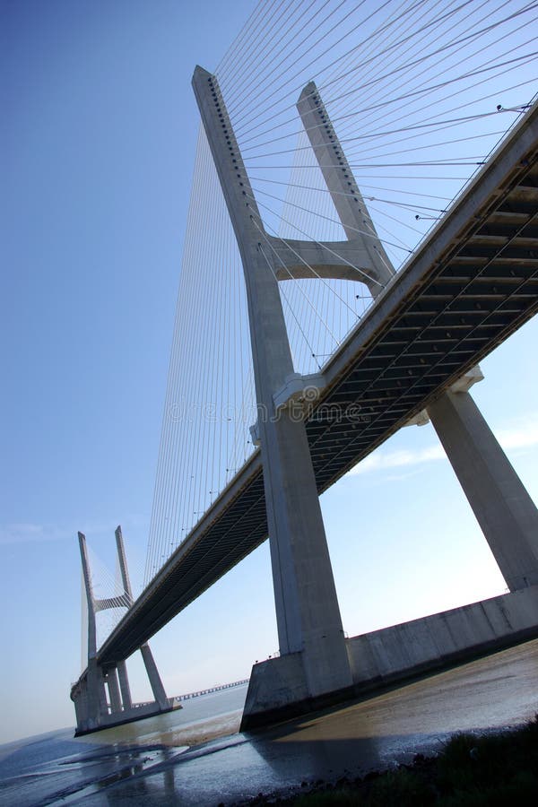 Ponte grande imagem de stock. Imagem de céu, passagem - 3736029