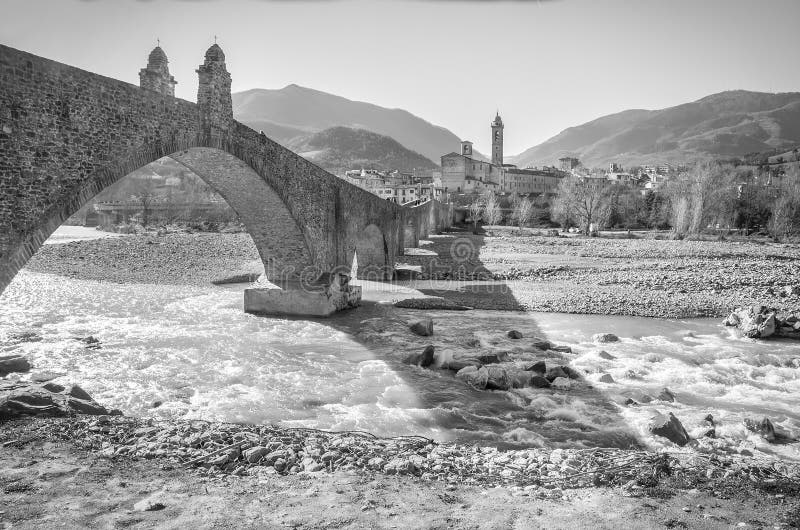 Ponte Italia in Bianco E Nero Emilia Romagna Di Bobbio Fotografia Stock ...