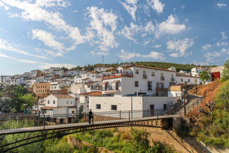 Ponte Na Entrada De Setenil De Las Bodegas, Espanha Foto Editorial ...