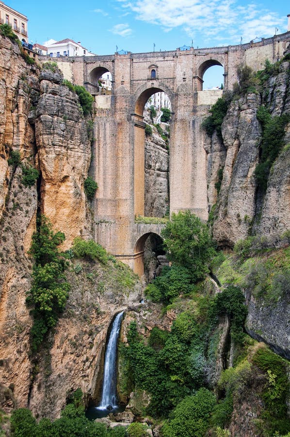 Ronda, Spain Ponte Nova Iluminada Sobre O Rio De Guadalevin Foto de ...