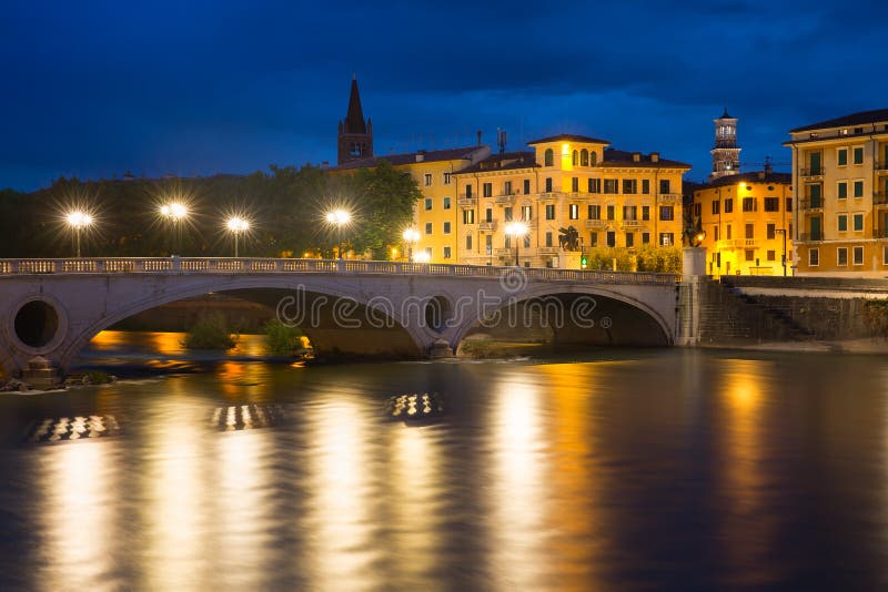 Ponte Risorgimento Und Die Etsch, Verona, Italien Stockfoto - Bild von ...