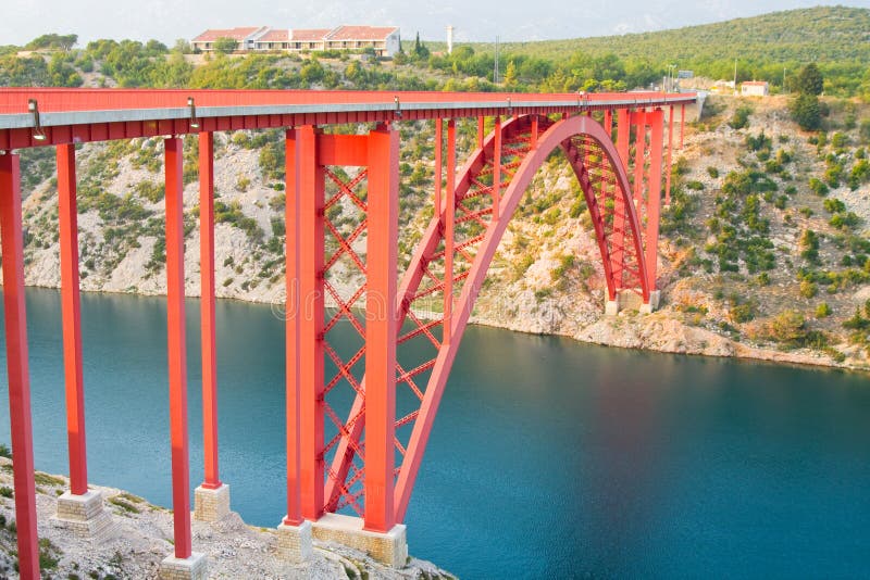 Ponte Rosso Di Maslenica, Croazia Immagine Stock - Immagine di rosso ...