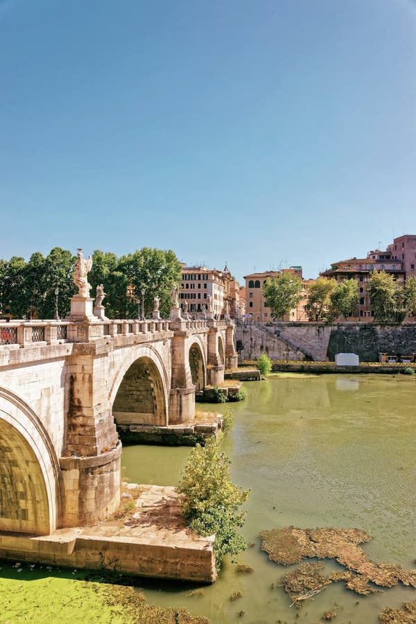 Ponte Sant Angelo Bridge En Roma Italia Imagen de archivo editorial ...