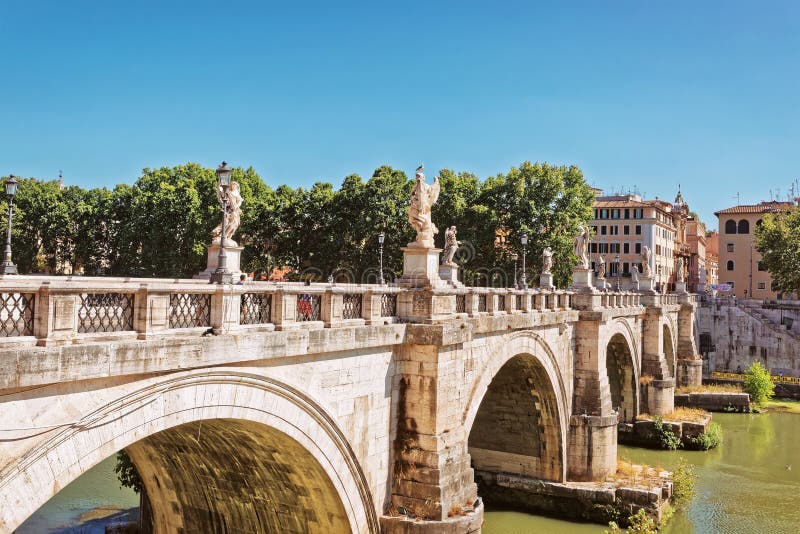 Ponte Sant Angelo Bridge En Roma Italia Imagen de archivo editorial ...