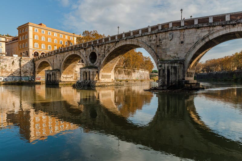 Ponte Sisto En Roma, Italia Foto de archivo - Imagen de italia, puente ...