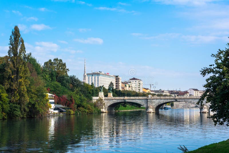 Rio Po, Turin foto de stock. Imagem de névoa, piemonte - 15479500