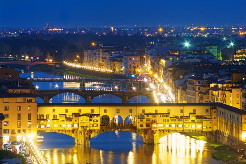 Ponte Vecchio Alla Notte a Firenze, Italia Immagine Stock - Immagine di ...