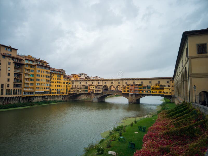 Ponte Vecchio Medieval Stone Arch Bridge Over the Arno River in ...
