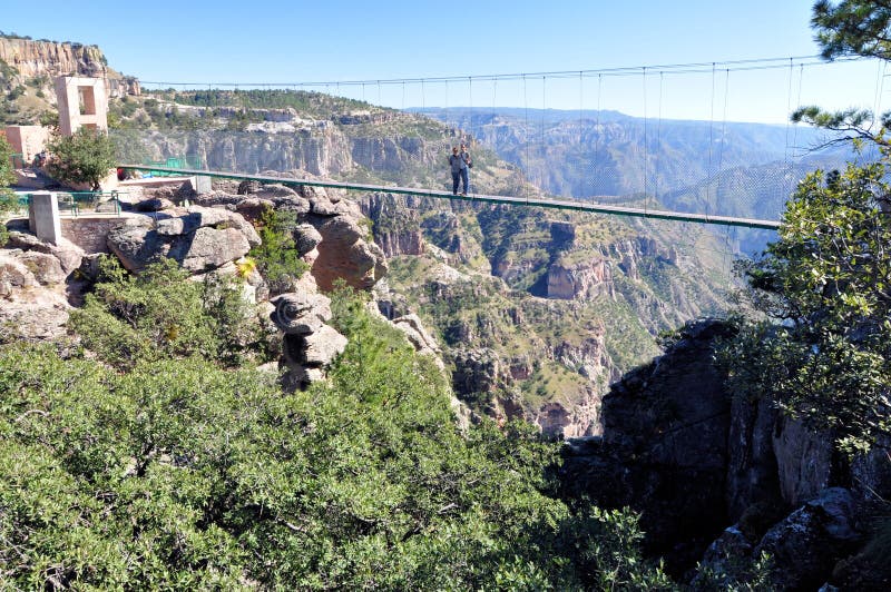 Ponticello Al Canyon Di Rame Immagine Stock - Immagine di treni, canyon ...