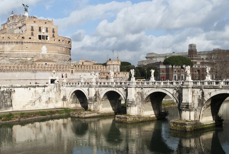Ponticello E Castello Di Angelo a Roma, Italia Immagine Stock ...