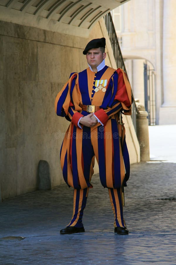 Pontifical Swiss Guard editorial image. Image of italian - 26590985