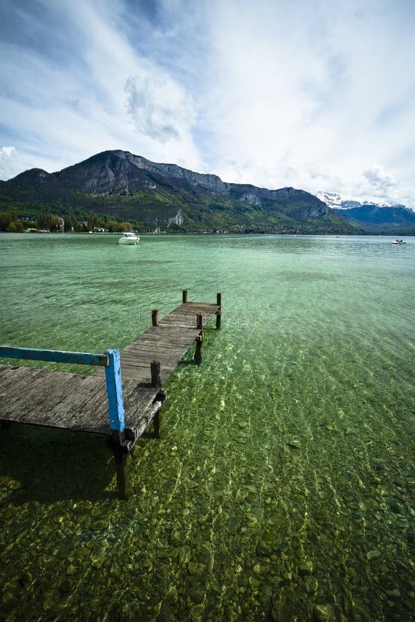 Ponton dans le lac image stock. Image du ciel, nature - 47002493